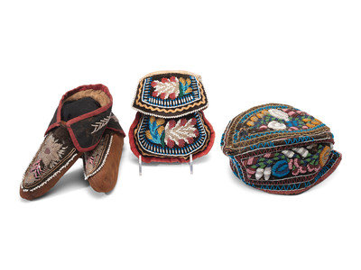 Haudenosaunee Beaded Purse, Moccasins, and Glengarry Cap Lot 302