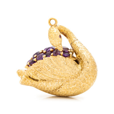 YELLOW GOLD, AMETHYST AND RUBY SWAN CHARM Lot 350