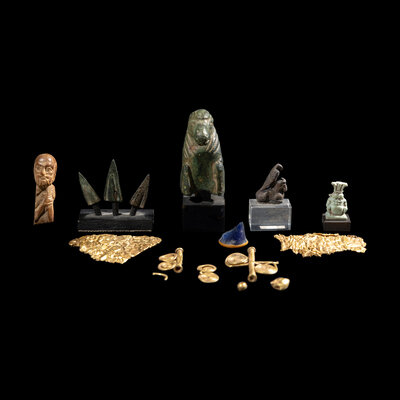 A Group of 7 Objects Lot 132